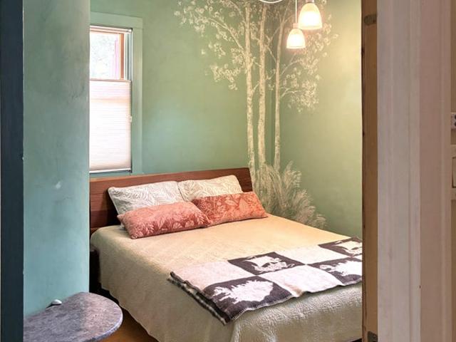 Peaceful Old Town Room/Home Share