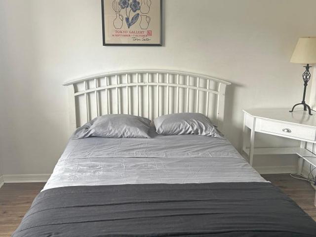 Peaceful Private Bedroom in a Gated Lakefront Comm