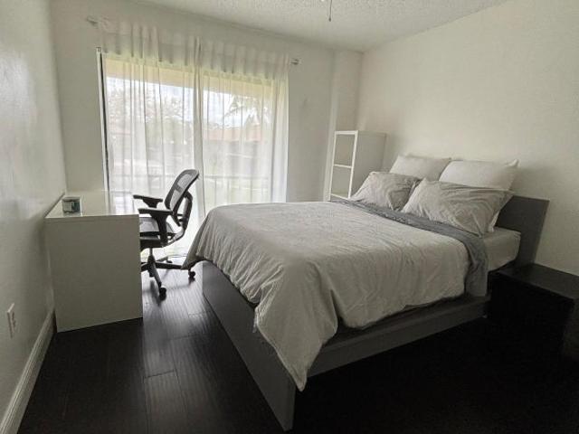 Peaceful Private Room in Clean Shared Apartment