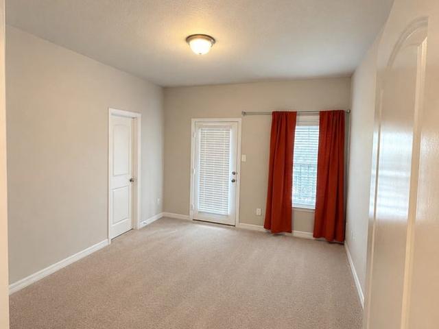 Peaceful Private Rooms for Rent in Lakefront Home