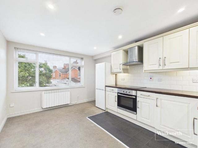 Peach Street, Wokingham, Berkshire, RG40 2 bed terraced house to rent £1,550 pcm £358 pw