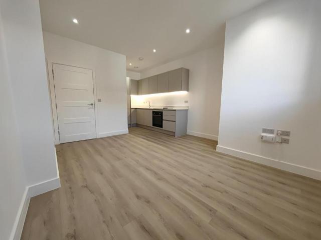 Peach Street, Wokingham 1 bed apartment to rent £1,275 pcm £294 pw