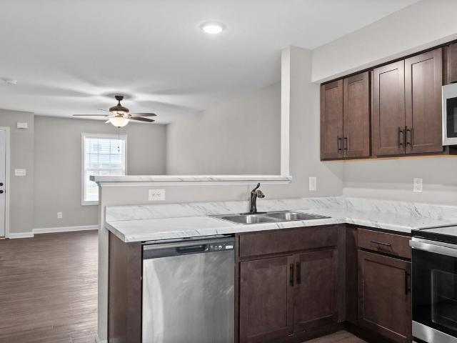Peachers Mill Rd 2 Bedroom Apartment for Rent at 418 Peachers Mill Rd, Clarksville, TN 37042 New Providence