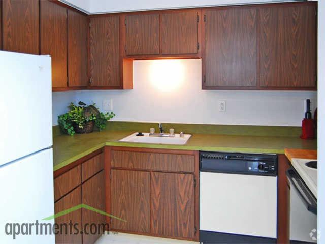 Peachtree Apartments 2 Bedroom Apartment for Rent at 20195 Weybridge St, Mount Clemens, MI 48036 Clinton Township