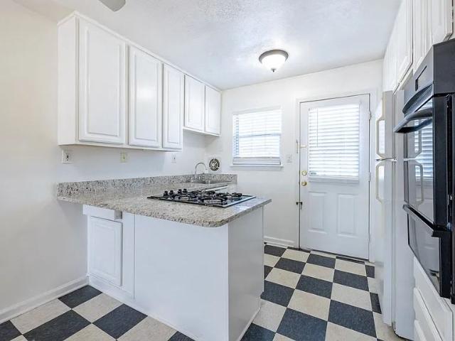 Peachtree Hills Court | Where Atlanta's Energy Meets Timeless Charm 2 Bedroom Apartment for Rent at 370 Peachtree Hills Ave Ne, Atlanta, GA 30305 Peachtree Hills