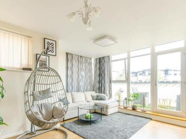 Peacock Close, Mill Hill East, 2 Bedroom Flat
