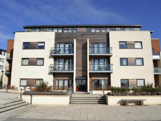 Peacock Close, Corn House, NW7 1 bed flat to rent £1,650 pcm £381 pw