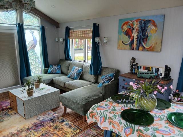 Peacock Lodge Quirky & Tranquil Home from Home