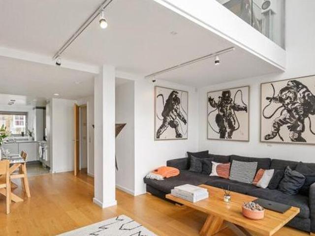 Peacock Place, Islington, 3 Bedroom Duplex