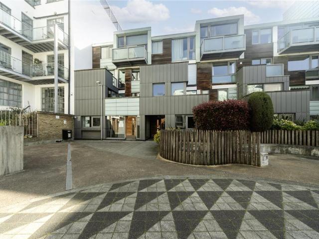 Peacock Place, Islington, London, N1 1 bed apartment to rent £2,600 pcm £600 pw