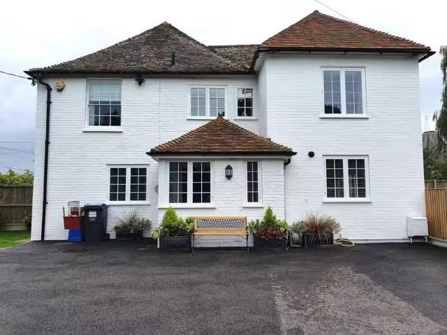 Pean Hill, Whitstable, CT5 3 bed semi detached house to rent.