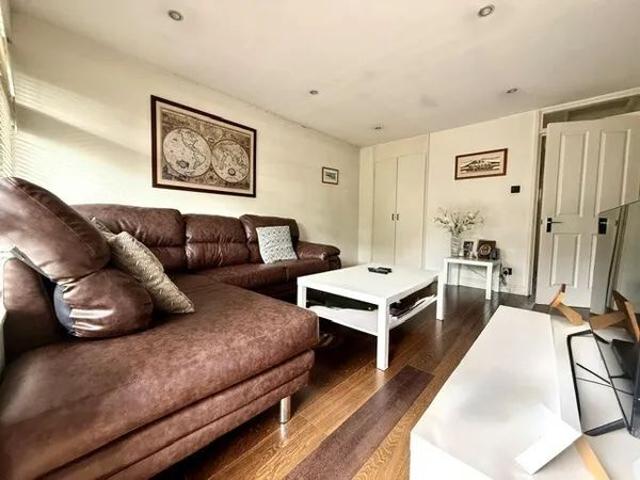 Pear Tree Court, South Woodford,E18, Property for rent