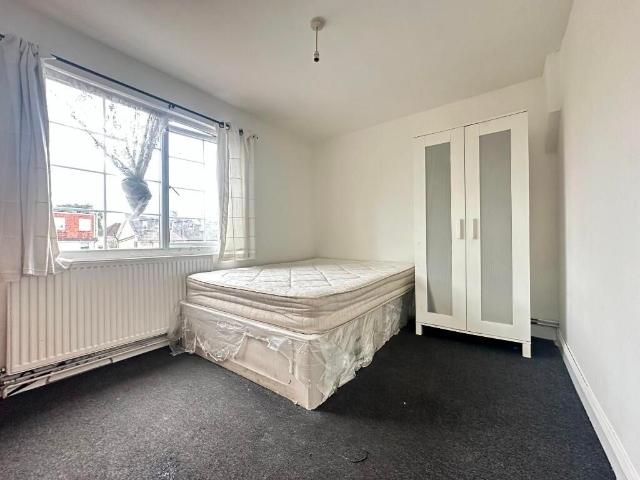 Pear Tree Avenue, West Drayton UB7, Room to rent, £700 pcm | PrimeLocation