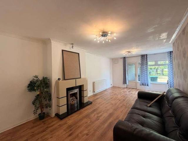 Pear Tree Road, Great, B43
