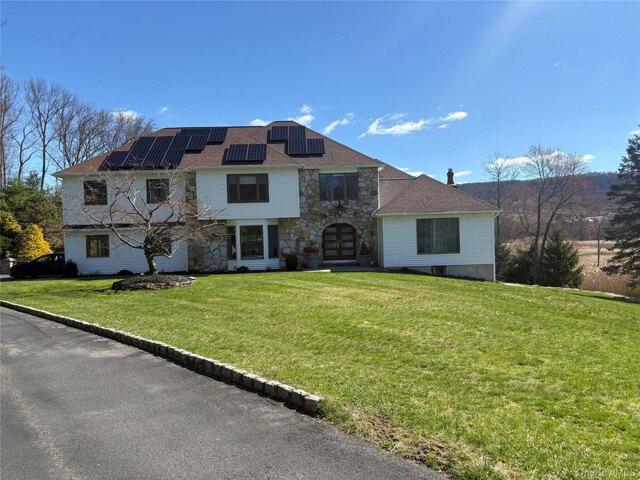 Pearce Dr, Highland Mills, Home For Sale
