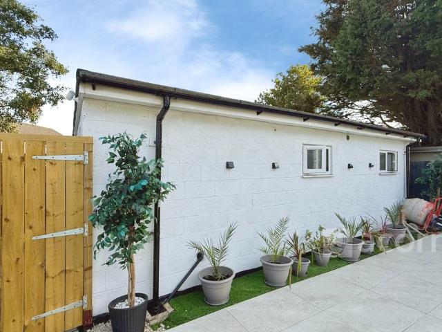 Peareswood Road, Erith DA8, 2 bed flat to rent, £1,500 pcm | PrimeLocation
