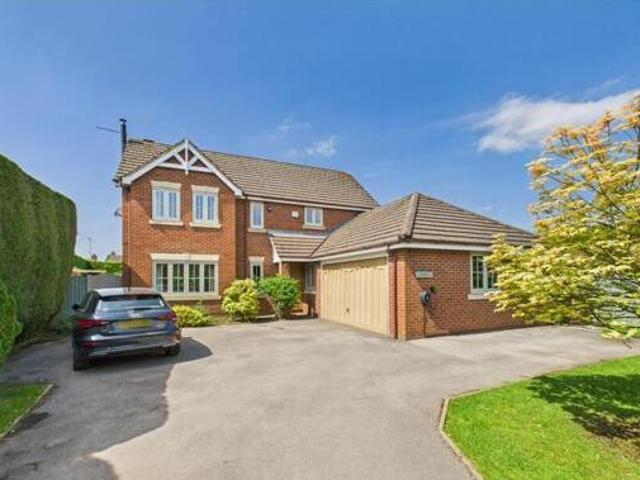 Pearis Drive, Alton, 4 Bedroom Detached