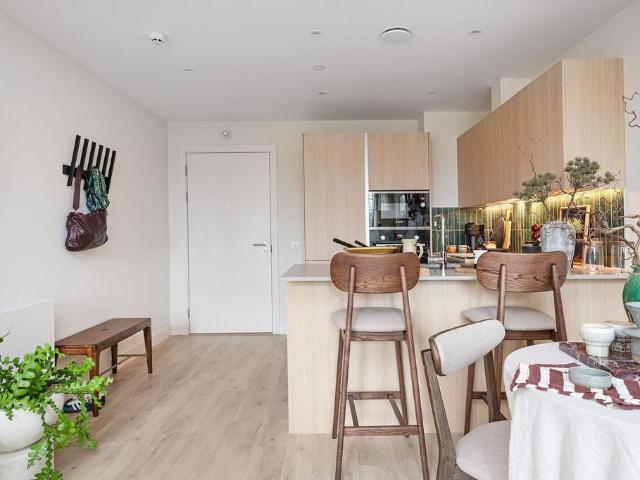 Pearl Yard, Bermondsey, London, SE16 Studio to rent £2,670 pcm £616 pw
