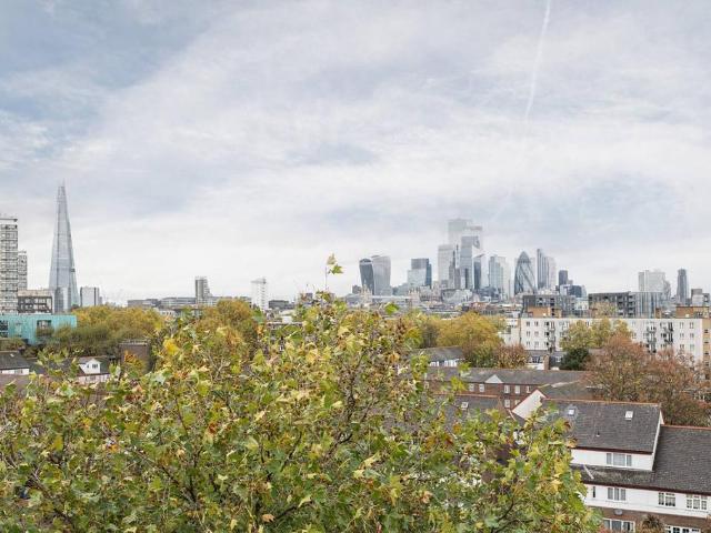 Pearl Yard, Webster Road, Bermondsey. Studio to rent £2,680 pcm £618 pw