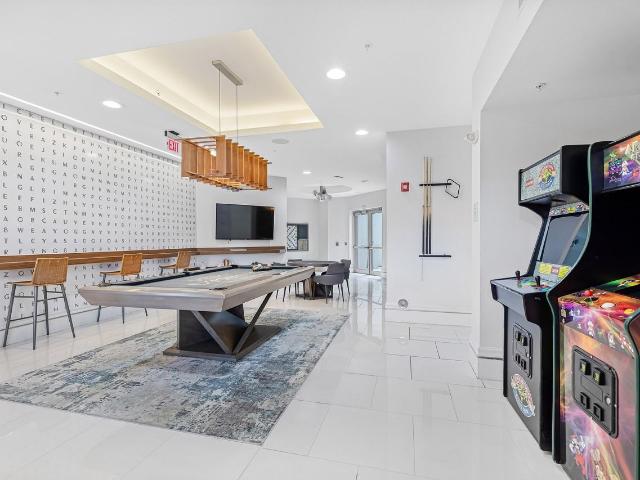 Pearl Dadeland 1 Bedroom Apartment for Rent at 7440 N Kendall Dr, Miami, FL 33156