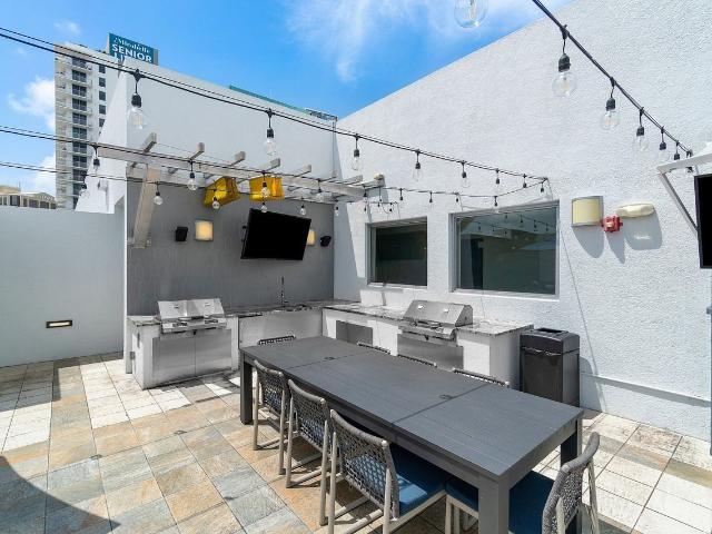 Pearl Dadeland 2 Bedroom Apartment for Rent at 7440 N Kendall Dr, Miami, FL 33156
