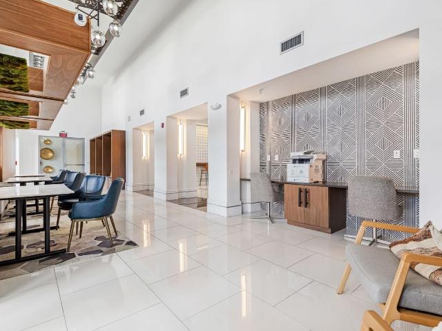 Pearl Dadeland 3 Bedroom Apartment for Rent at 7440 N Kendall Dr, Miami, FL 33156