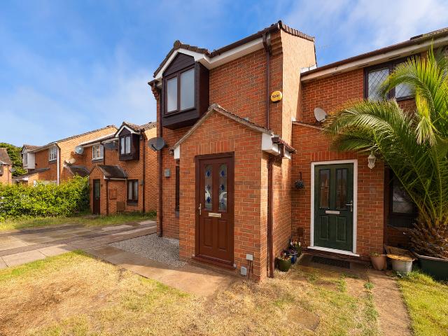 Pearl Gardens, Slough SL1, 2 bed end terrace house to rent, £1,800 pcm | PrimeLocation