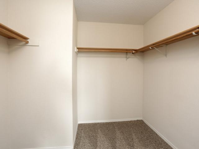 PEARLWOOD ESTATES 3 Bedroom Apartment for Rent at 1860 52nd St E, Inver Grove Heights, MN 55077 Schmidt Lake
