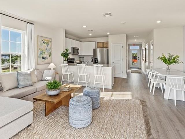 PEARSON B Plan Townes at Island Lake Community