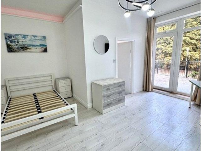 Pearson Park, Hull HU5, Studio to rent, £765 pcm | PrimeLocation