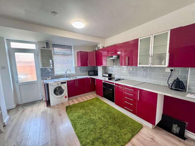 Pearson Street, Nottingham NG7, 2 bed flat to rent, £800 pcm | PrimeLocation