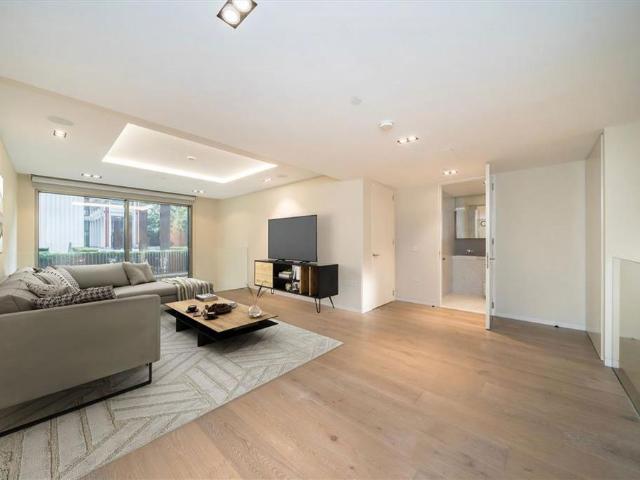 Pearson Square, London W1T 2 bed flat to rent £8,233 pcm £1,900 pw