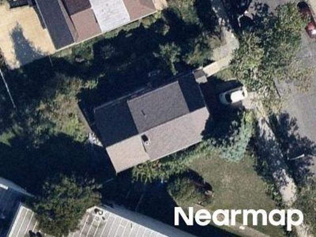 Pearsall Ave
