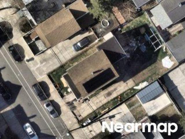 Pearsall Ave