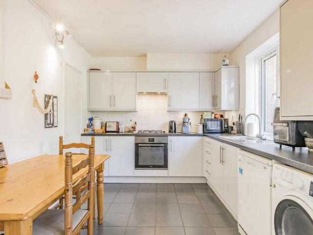 Pearscroft Road, London SW6 4 bed house to rent £4,600 pcm £1,062 pw
