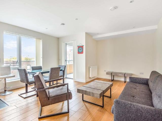 Peartree Way, Hankins House, SE10 3 bed property to rent £2,999 pcm £692 pw