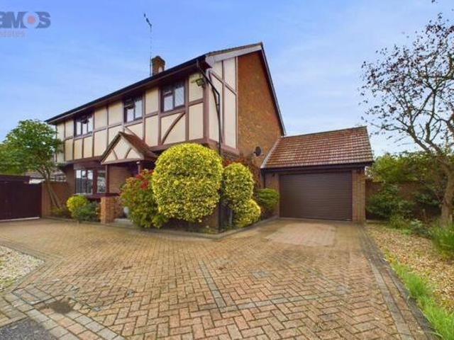 Peartrees, Thundersley, 4 Bedroom Detached