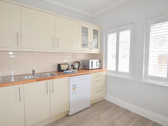 Peascod Street, Windsor, Berkshire SL4, 2 bed flat to rent, £1,650 pcm | PrimeLocation