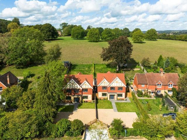 Peaslake Lane, Peaslake, Guildford. 4 bed detached house to rent £6,100 pcm £1,408 pw
