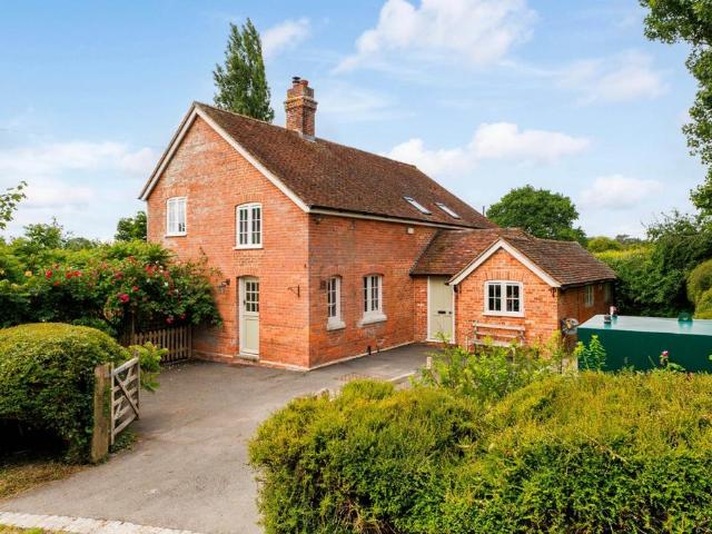 Peasmarsh, Rye, East Sussex, TN31 4 bed detached house to rent £3,250 pcm £750 pw