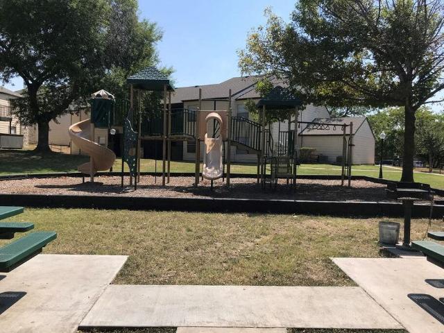Pebble Creek Apartments 2 Bedroom Apartment for Rent at 8805 N Plaza Ct, Austin, TX 78753 Heritage Hills