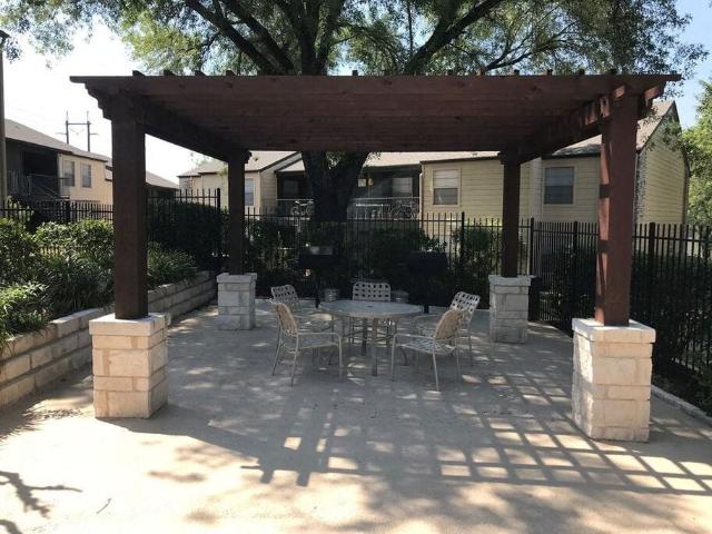 Pebble Creek Apartments 2 Bedroom Apartment for Rent at 8805 N Plaza Ct, Austin, TX 78753 Heritage Hills