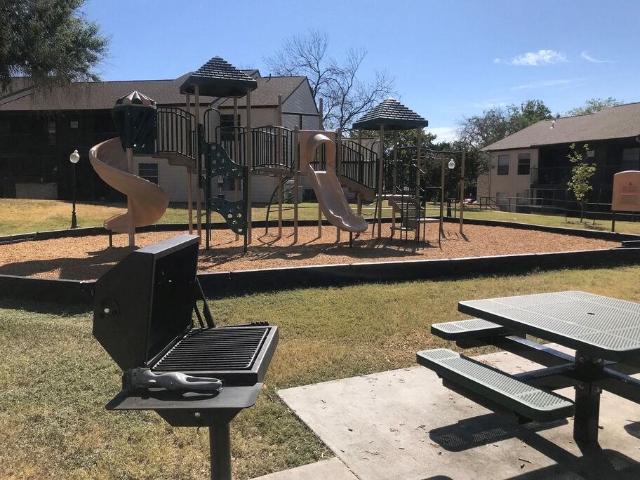 Pebble Creek Apartments 2 Bedroom Apartment for Rent at 8805 N Plaza Ct, Austin, TX 78753 Heritage Hills