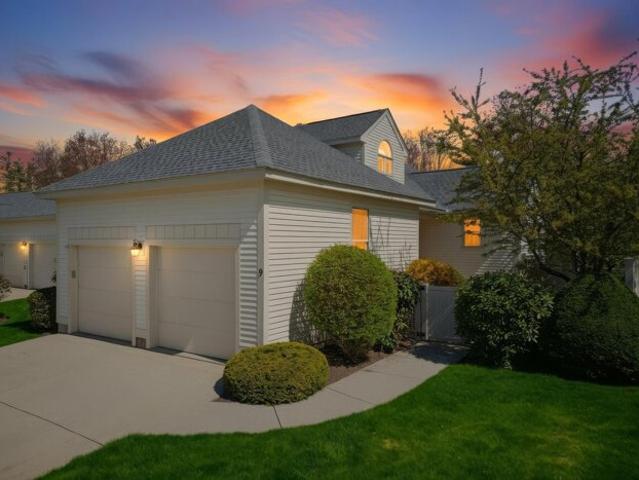Pebble Beach Dr, Bedford, Condo For Sale