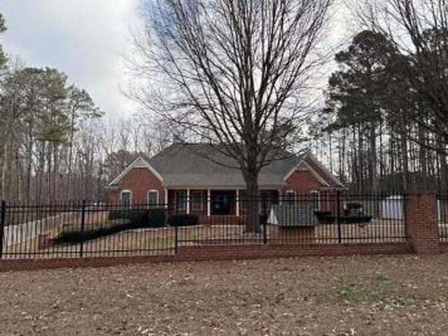 Pebble Brook Ln