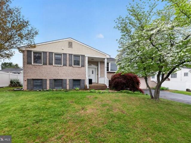 Pebble Ln, Cherry Hill, Home For Sale