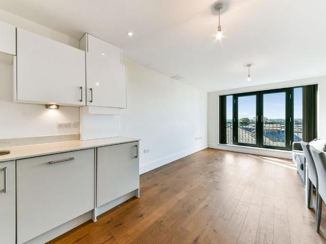 Pechiney House, The Grove, Slough SL1, 1 bed flat to rent, £1,200 pcm | PrimeLocation