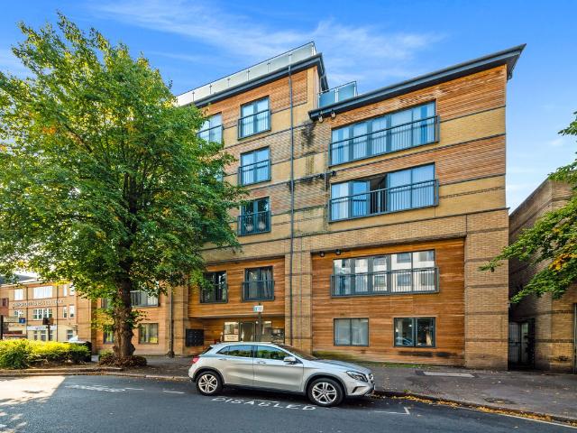 Pechiney House, The Grove, Slough SL1, Studio to rent, £1,000 pcm | PrimeLocation