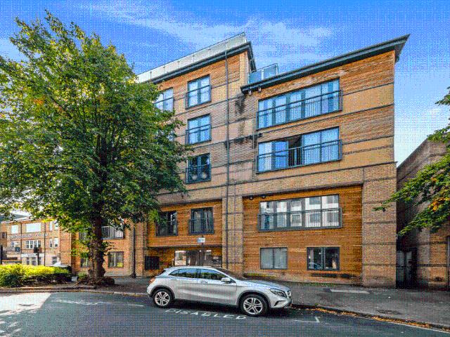 Pechiney House, The Grove, Slough 1 bed flat to rent £1,000 pcm £231 pw