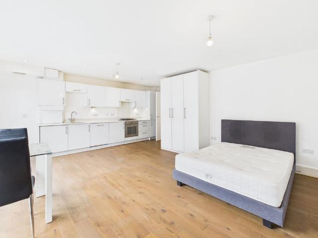 Pechiney House, London SL1, Studio to rent, £1,000 pcm | PrimeLocation